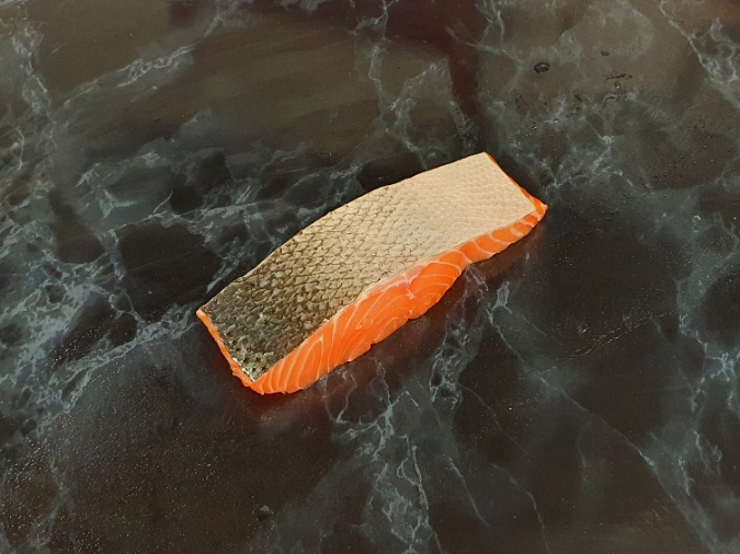 Fresh Salmon Fillets Skin on 170g